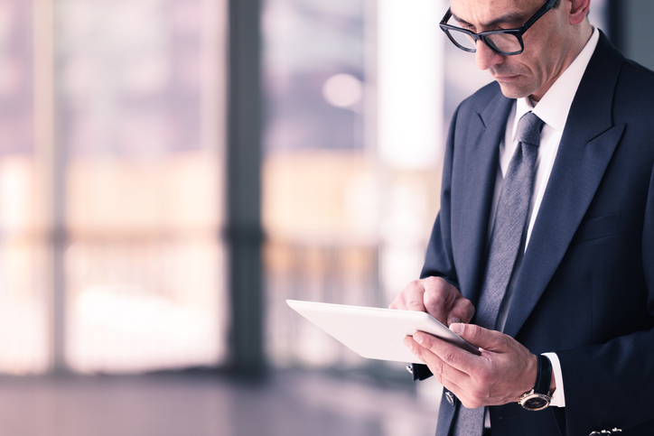 Choisir entre le CDI et le contrat de représentation commerciale